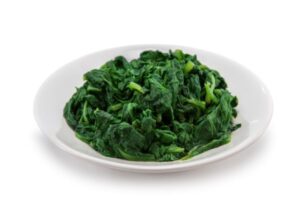 【獣医師監修】犬はほうれん草を食べても大丈夫！与えていい量や注意点を解説 | INUNAVI（いぬなび）